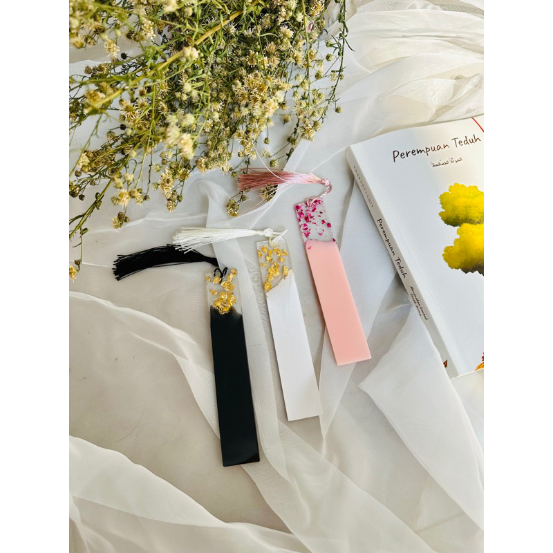 Jual Bookmark / pembatas buku resin / simple bookmark | Shopee Indonesia