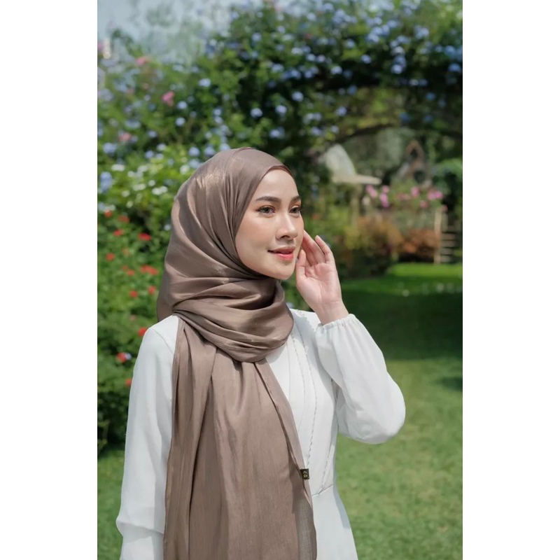 Jual Pashmina shimmer silk luxury | Shopee Indonesia