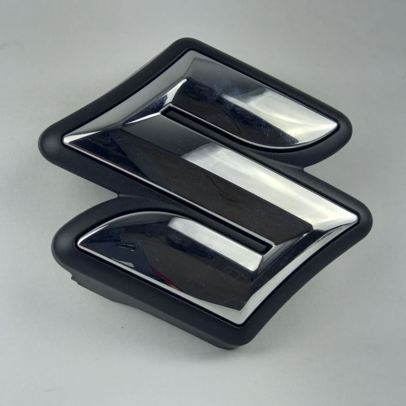 Jual Emblem SUZUKI CARRY/emblem mobil SUZUKI ORIGINAL siap pasang ...