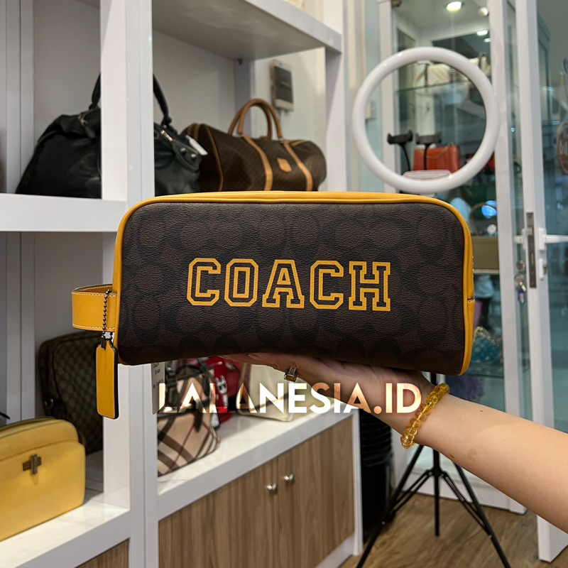 Jual Preloved Coach Large Travel Kit In Signature Canvas With Varsity ...