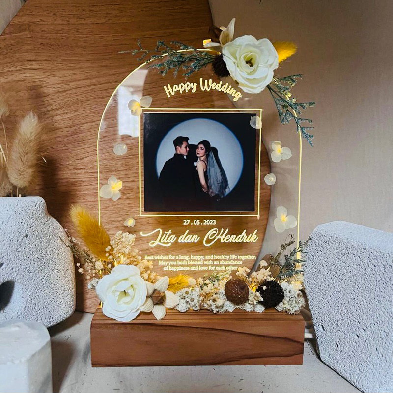 Jual B6 - KADO PERNIKAHAN UNIK | CUSTOM GIFT AKRILIK CANTIK | KADO ...