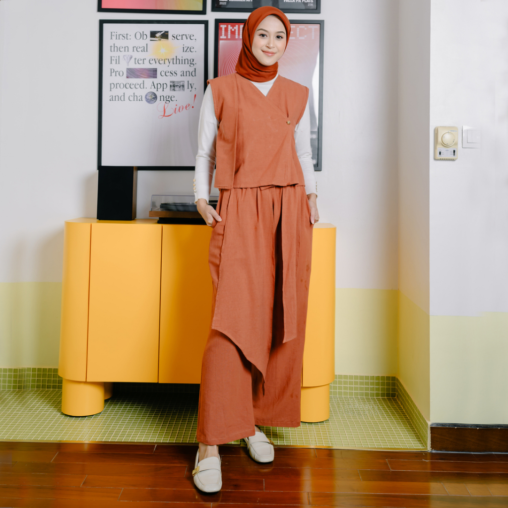 Jual Lozy Hijab - Nami Set (One Set Vest Rompi Linen) | Shopee Indonesia