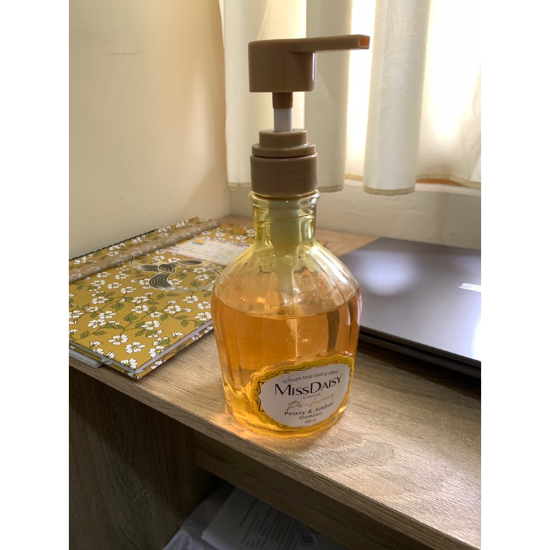 Jual PRELOVED MISS DAISY SHAMPOO AMBER PEONY 500 ML | Shopee Indonesia