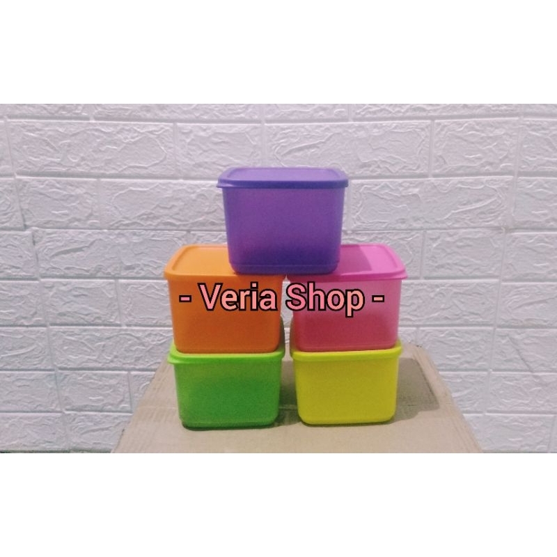 Jual Toples Kotak - Medium Summer Tupperware second Preloved ukuran ...