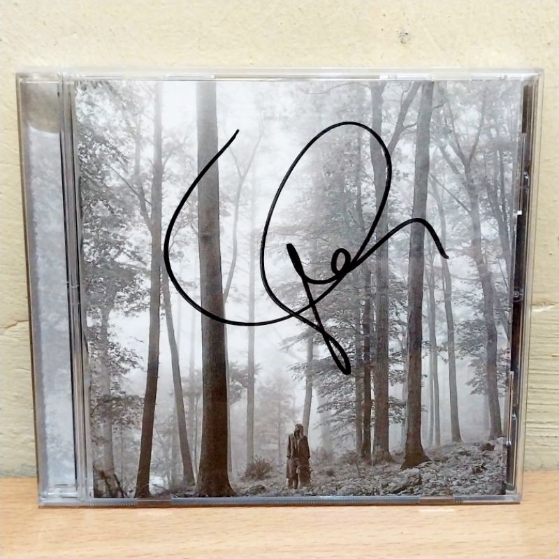 Jual Signed CD Taylor Swift folklore in the trees Deluxe Tanda Tangan Album Import Merch ...
