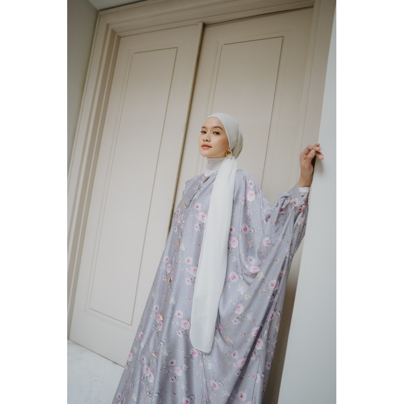 Jual Merien Kaftan Flowers Edition (Ash Grey) | Shopee Indonesia