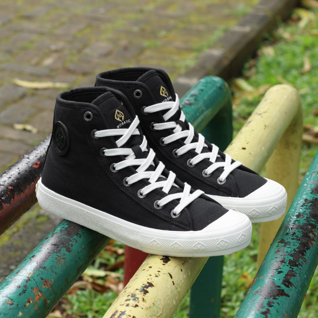 Jual Sepatu Sneakers Mobatic Passion High Black White Made in Indonesia ...
