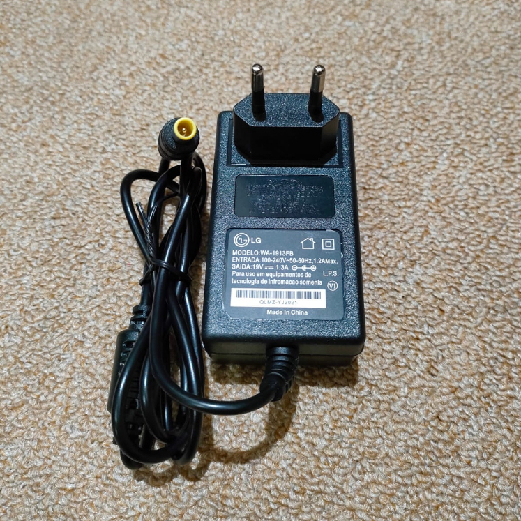 Jual Adaptor Charger Monitor LG 19V 1,3A (6.5*4.4) | Shopee Indonesia