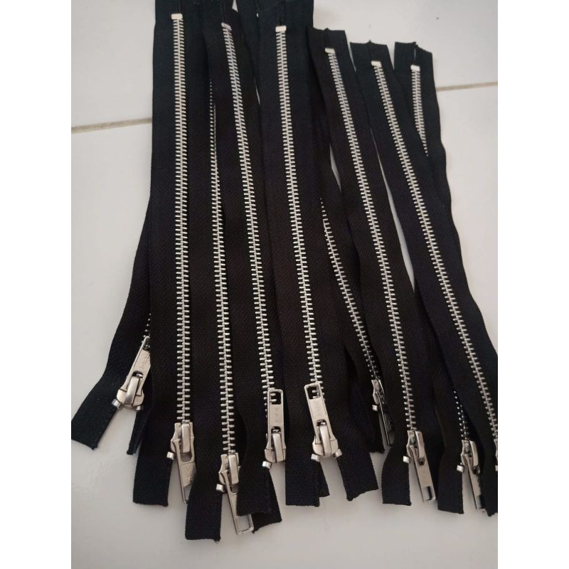 Jual RESLETING BESI YKK 20 CM 25 CM 30 CM GIGI SILVER CLOSE END ORIGINAL | Shopee Indonesia