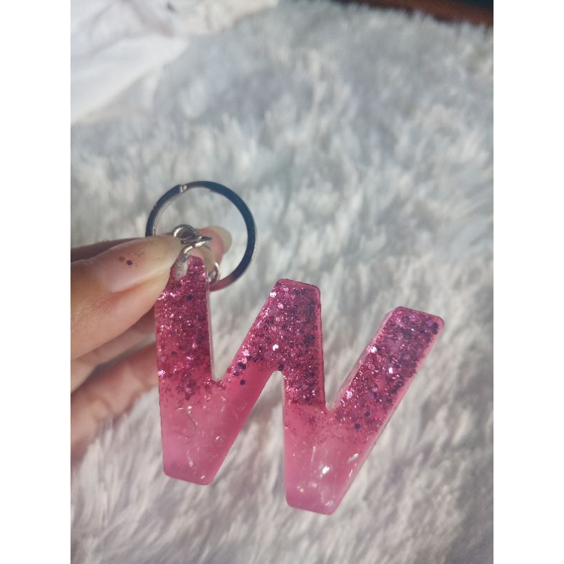 Jual gantungan kunci resin inisial huruf READY STOCK (2) / ganci ...