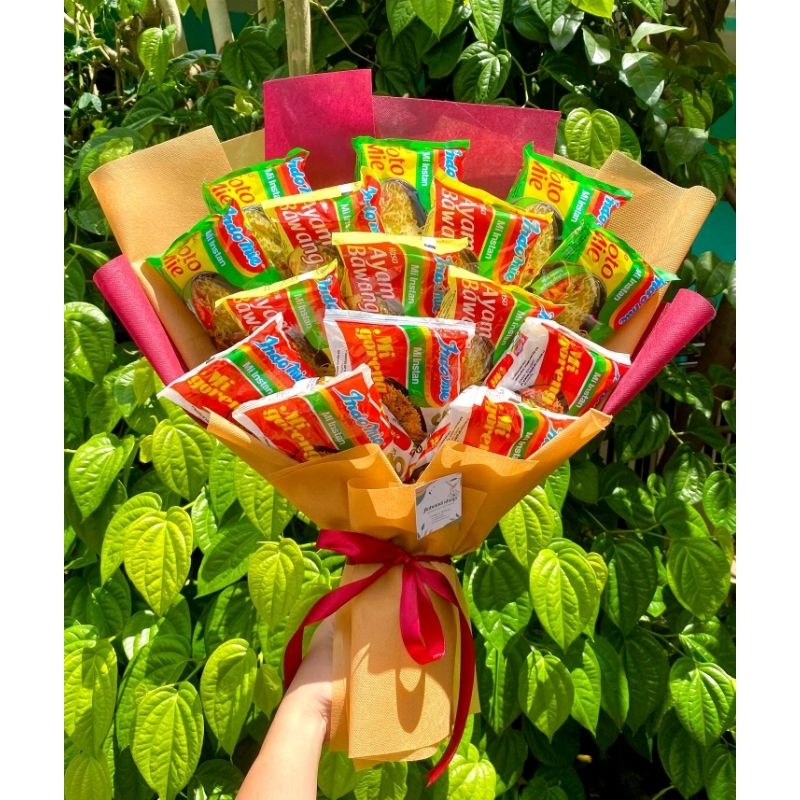 Jual (BC) BUKET MIE BERBAGAI RASA INDOMIE/ BUKET BUNGA PALSU/ HAMPERS ...