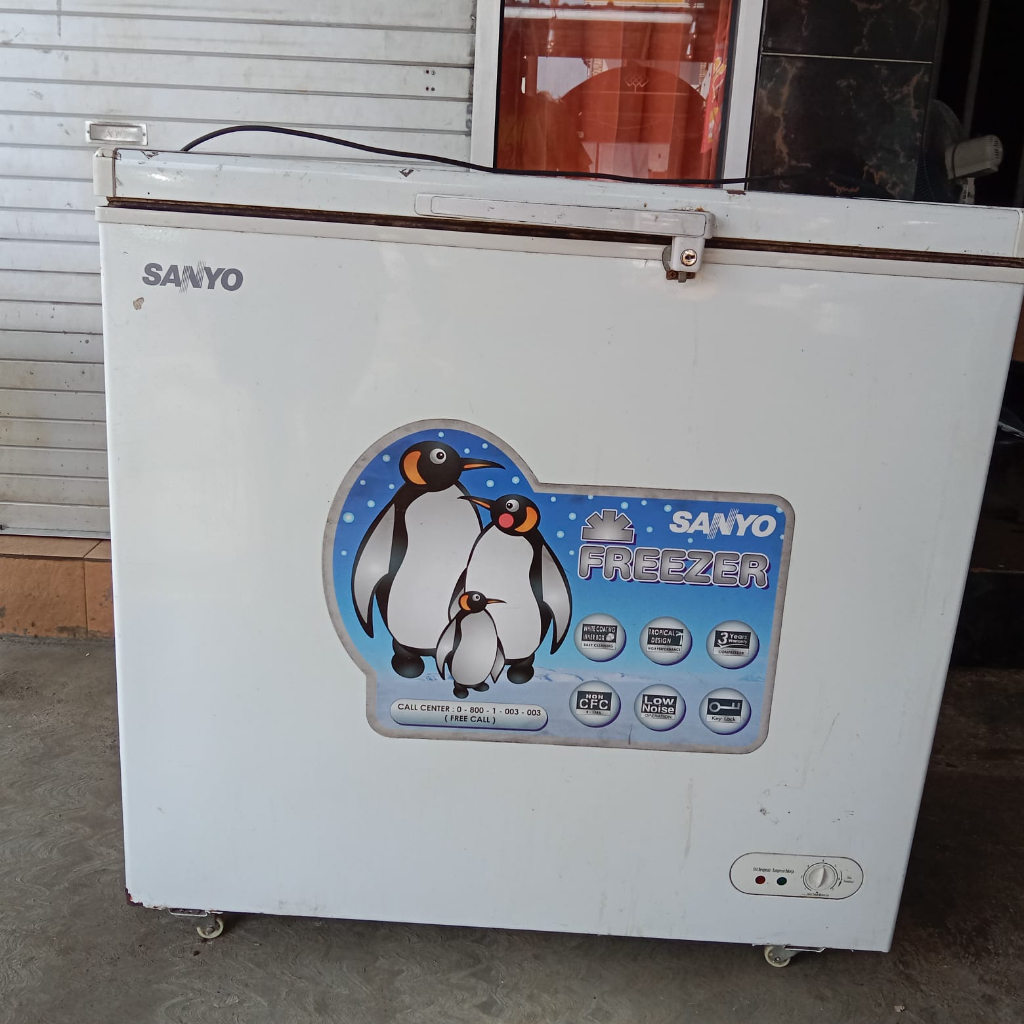 Jual Freezer Sanyo 240W C24K 240LITER Freser Kulkas Pendingin Frizer ...