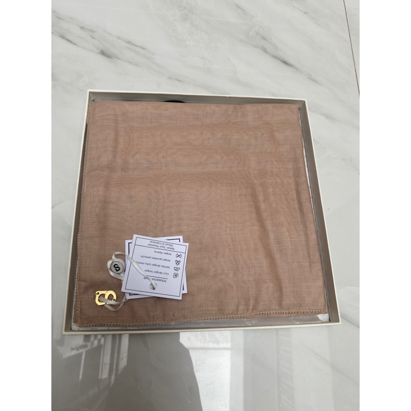 Jual New Buttonscarves everyday scarf ORI lengkap box | Shopee Indonesia