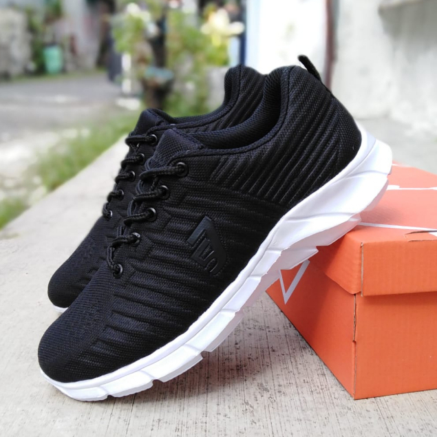Jual SEPATU SEKOLAH HITAM SOL PUTIH PRIA WANITA / SEPATU HITAM POLOS ...