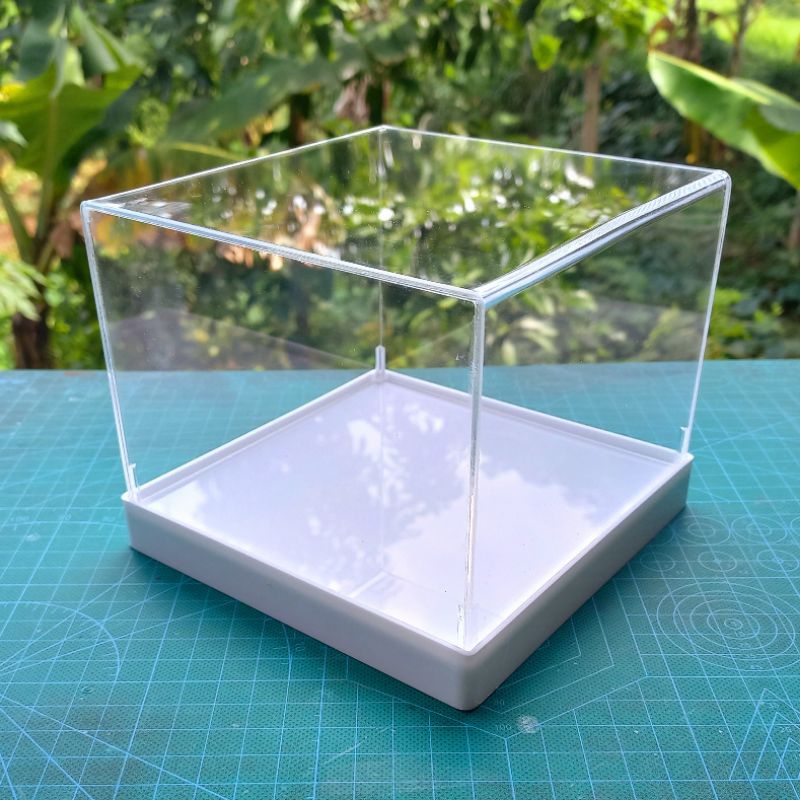 Jual box display/kotak mahar akrilik, base putih | Shopee Indonesia