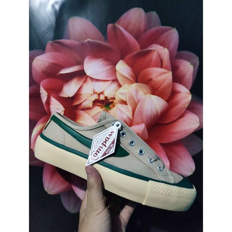 Jual SEPATU COMPASS GAZELLE LOW WAFER GREEN / GAZELLE LOW CHOCO ICE ...