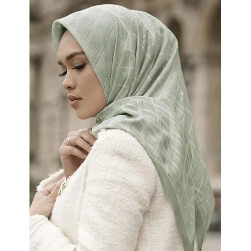 Jual PRELOVED BUTTONSCARVES LOUVRE SAGE | Shopee Indonesia