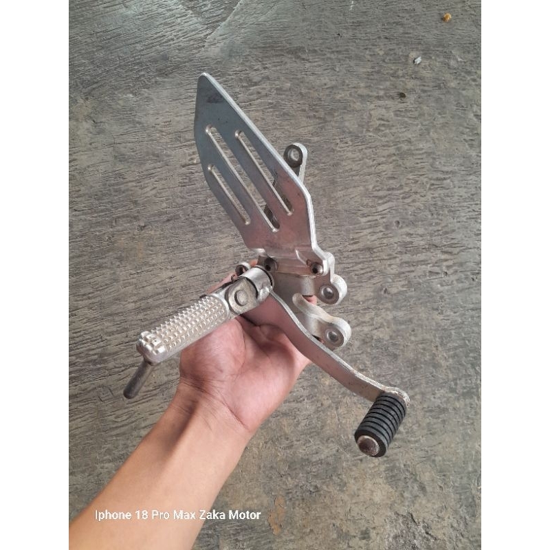 Jual Footstep Step Depan Sebelah Kanan Yamaha R15 V2 2PK Original ...