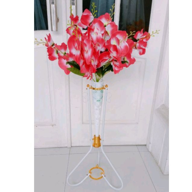 Jual Rangkaian bunga anggrek artificial dengan vas corong pot standing ...