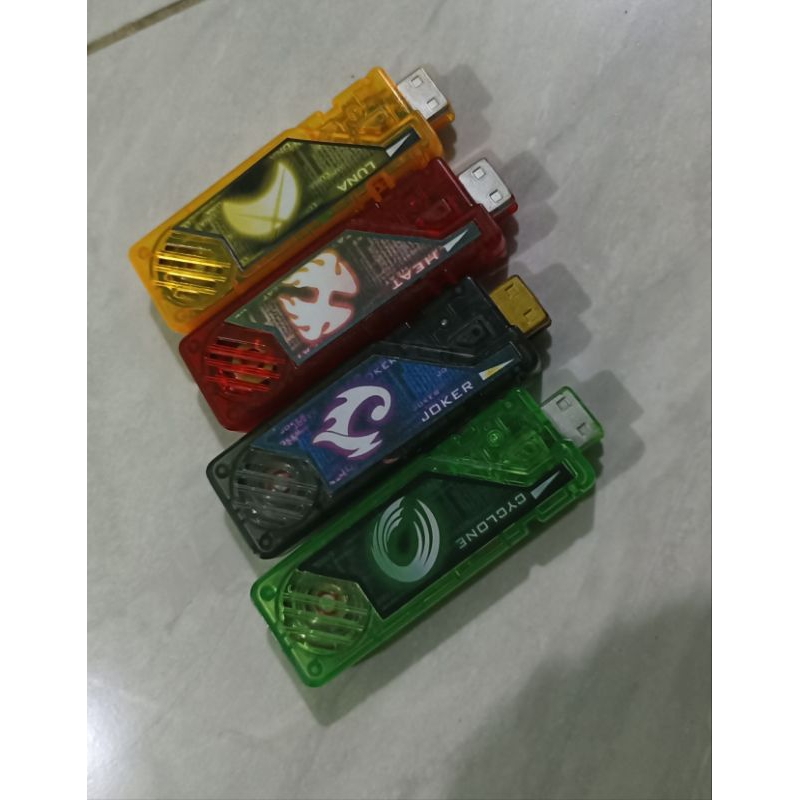 Jual Dx gaia memory cyclone , dx gaia memory joker, dx gaia memory luna ...