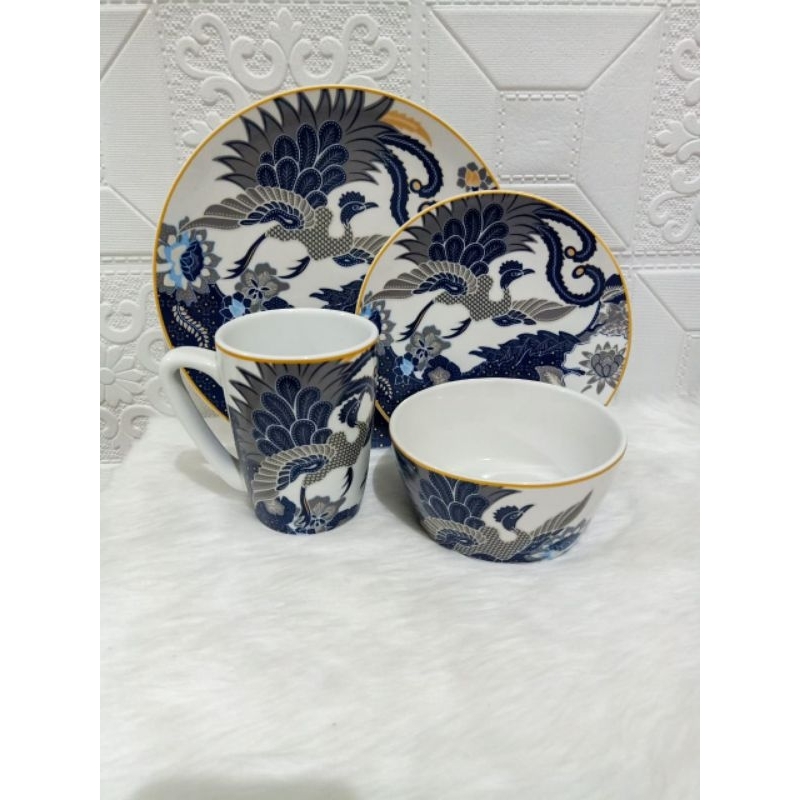 Jual Piring Keramik Cantik Set Motif Batik Biru Cindra 4 Pcs | Shopee ...