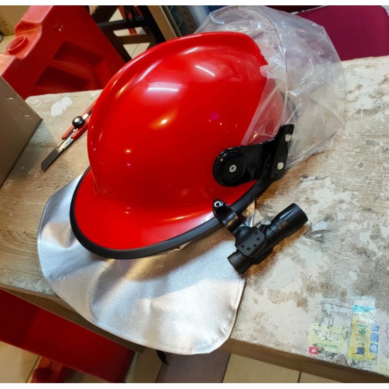 Jual Helm Pemadam Kebakaran Fullgard lengkap senter dengan bracket ...