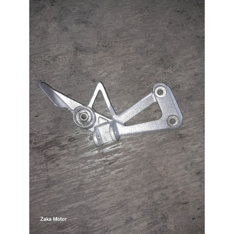 Jual Step Belakang Sebelah Kanan Yamaha Scorpio Old 5BP Original ...