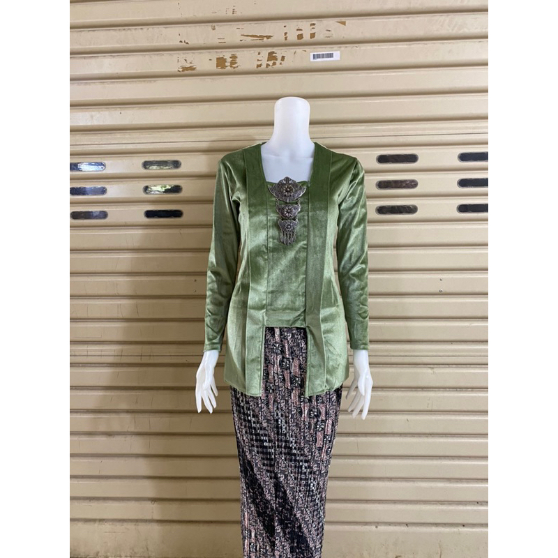 Jual Kebaya Bludru Kutubaru Premium Sage Murah / Atasan Kebaya Bludru ...