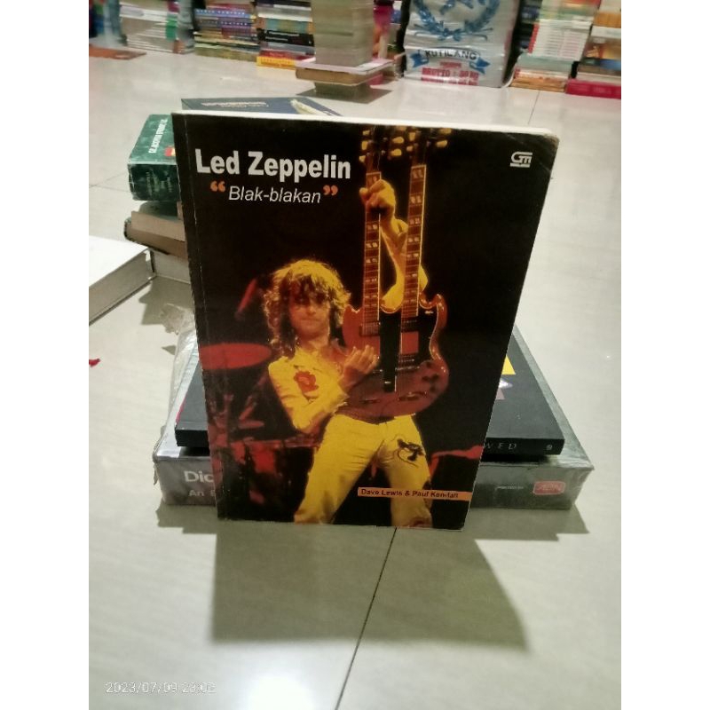 Jual BUKU LED ZEPPELIN BLAK-BLAKAN DAVE LEWIS DAN PAUL KENDALL | Shopee ...
