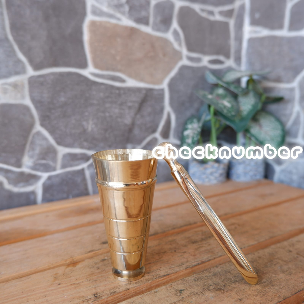 Jual Cocoh kuningan antik tumbukan kinang kuningan asli | Shopee Indonesia