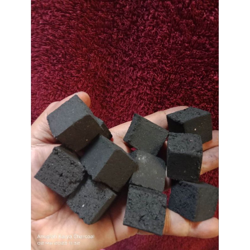 Jual arang briket 1kg barbekyu/arang kayu dan batok ekspor | Shopee ...