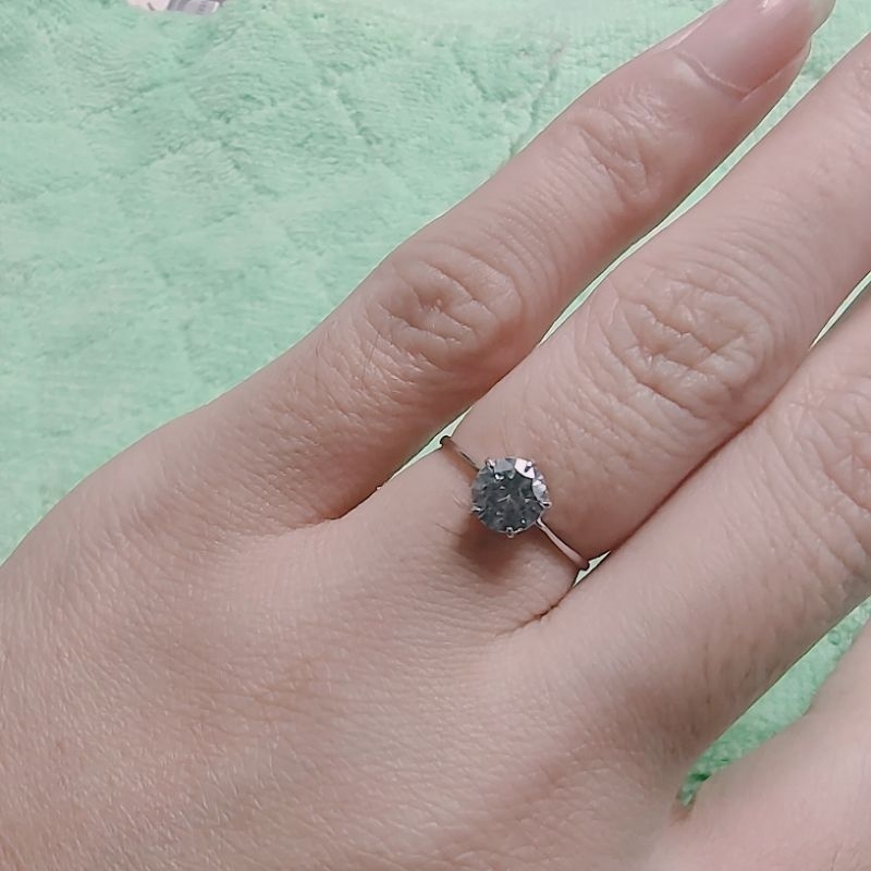 Jual cincin mas putih 17k kadar 750 series Nagita mama cipung Solitaire ...