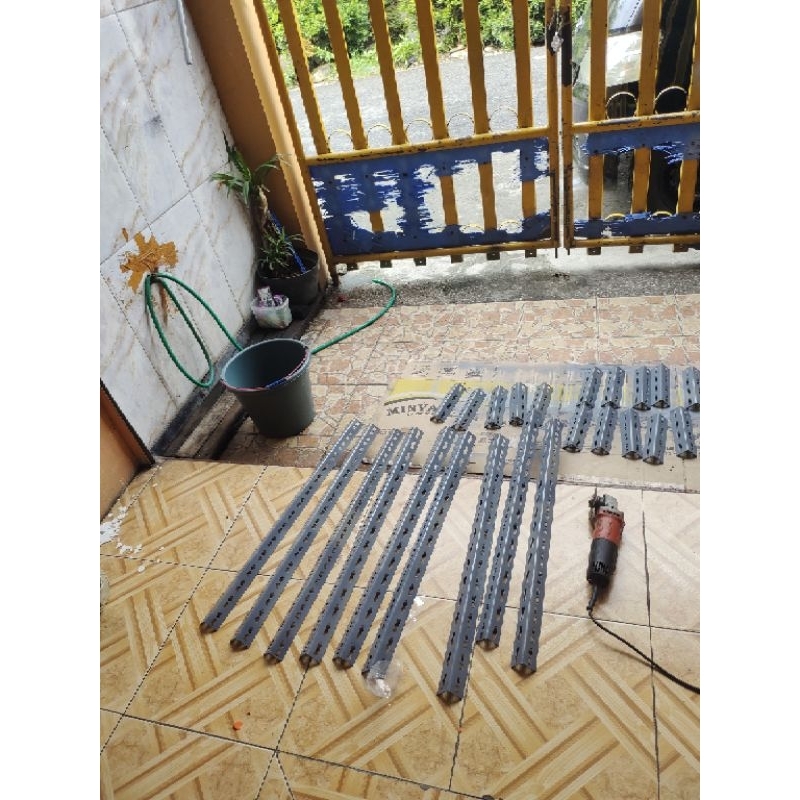 Jual besi siku lubang tebal 2ml.4x4cm pakai cat koting P 10 cm | Shopee ...