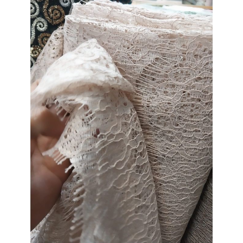 Jual Kain Brokat Renda Gliter / Kain Renda Garis Grade A Gliter ...