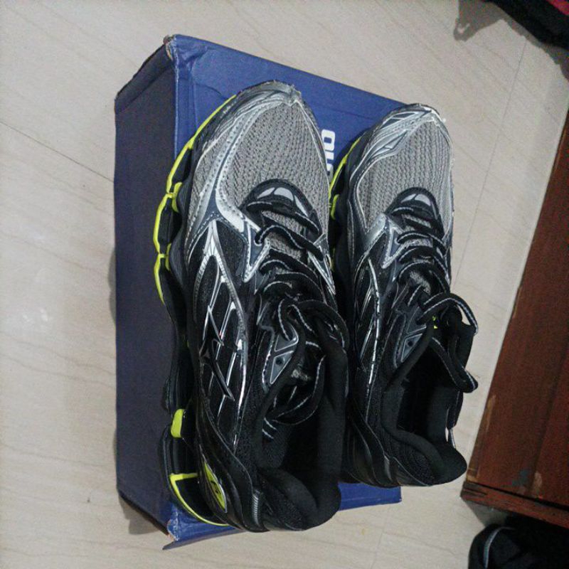 Jual sepatu bekas sultan | Shopee Indonesia