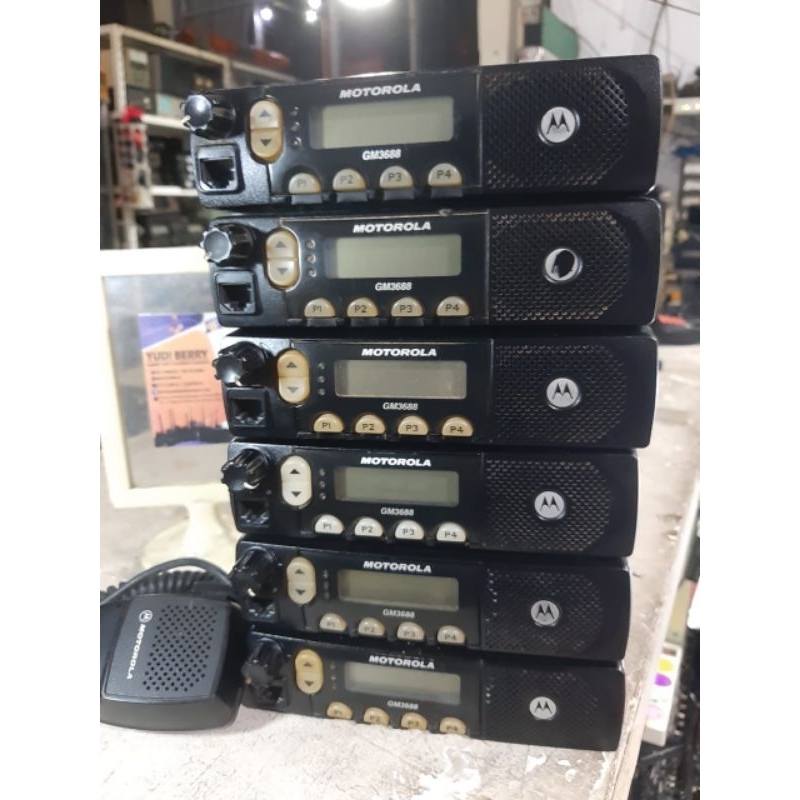 Jual Radio Rig Motorola GM3688 Uhf 403 sd 438 Mhz Bekas dan Mati total ...