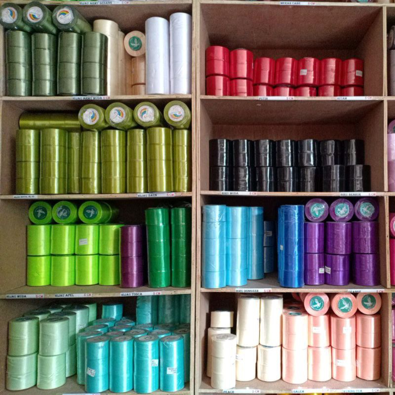 Jual Pita satin Warna Besar 2 inchi / 5cm per Roll pita Hias Pita ...