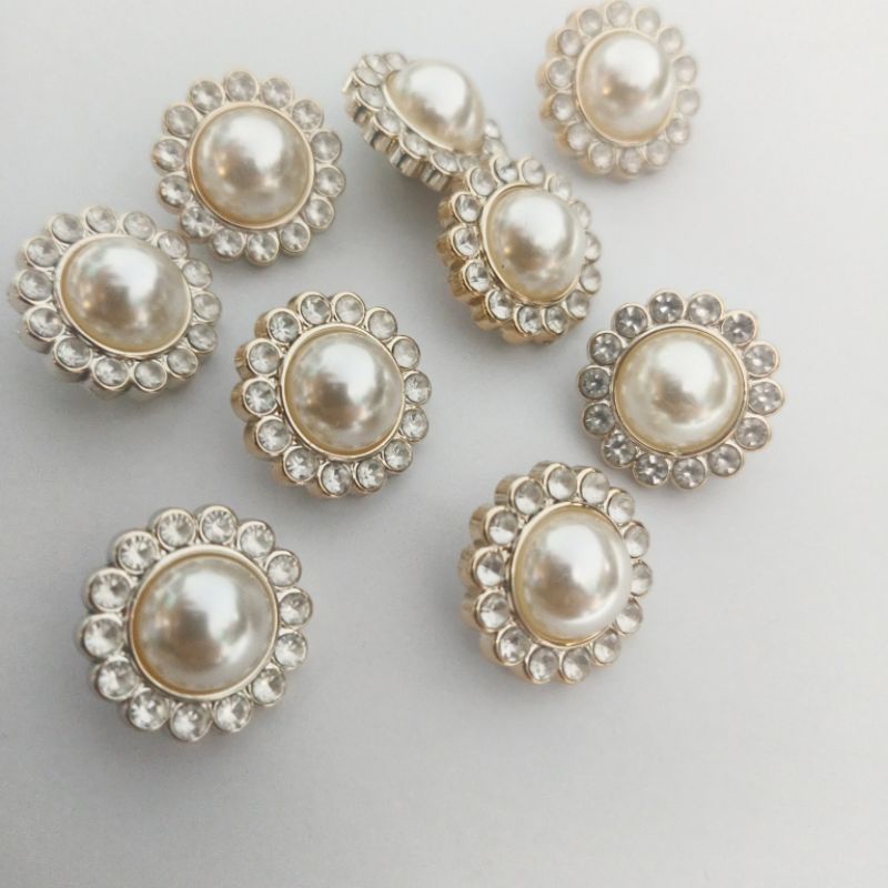 Jual Kancing Baju Hias Mutiara Bunga Besar Ukuran 32L/2.1 cm | Shopee ...