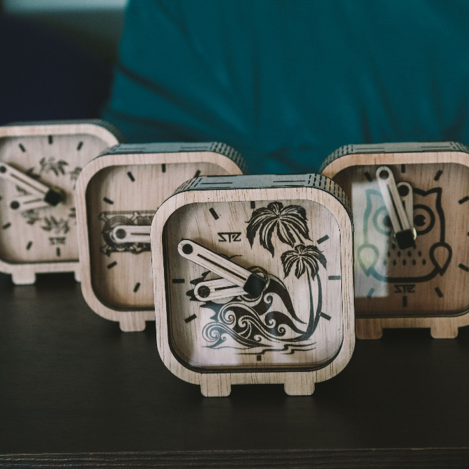 Jual Jam Kayu Mini – Estetika Alami dalam Genggaman Waktu cocok untuk ...