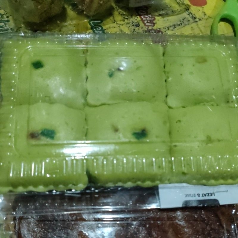 Jual bolu apem rasa pandan dan karamel isi 6pcs | Shopee Indonesia