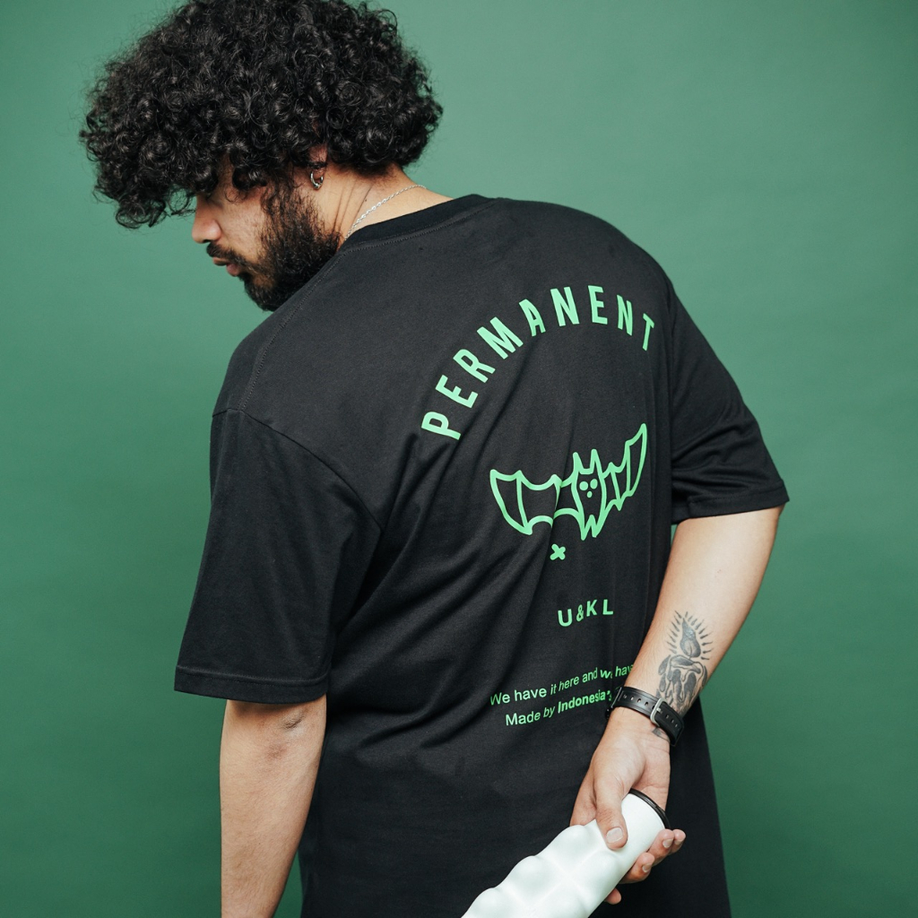 Jual UNKL347 T-Shirt Hitam Bahan Combed Motif Simpel BATT | Shopee ...