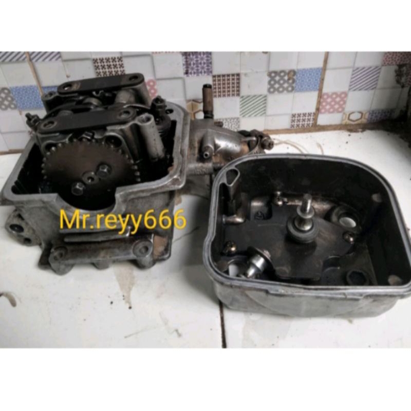 Jual cylinder Head kop deksel set isi Beat scoopy karburator original ...