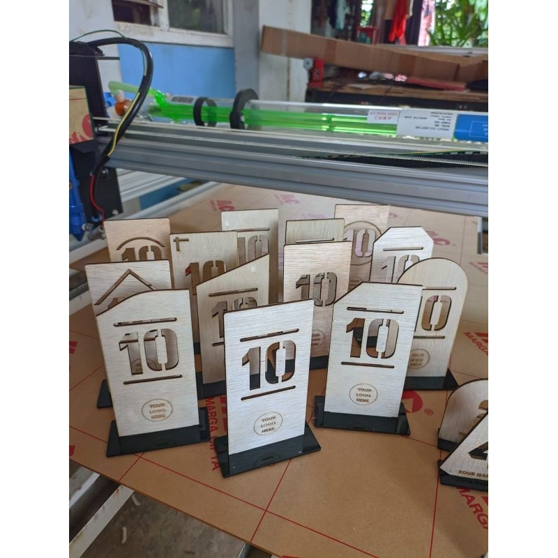Jual plakat nomor meja kayu mini, nomor meja kayu minimalis, nomor ...