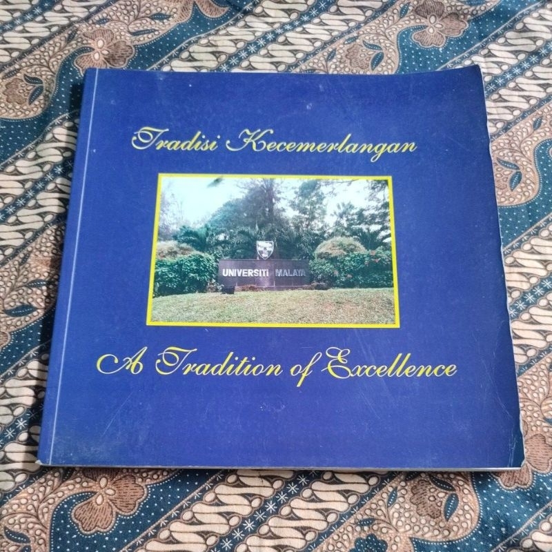 Jual BUKU TRADISI KECEMERLANGAN - A Tradition Of Excellence | Shopee ...