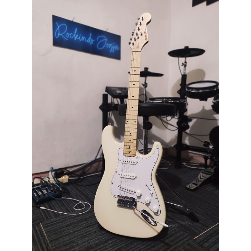 Jual Gitar Elektrik Original Difergio Leopard Listrik Free Packing Kayu ...