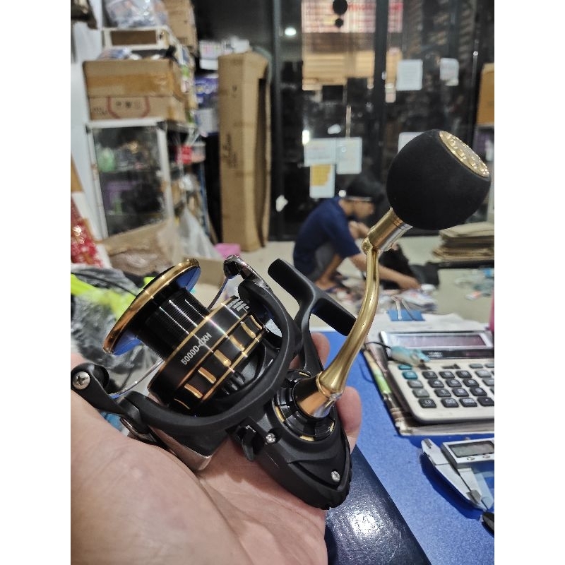 Jual reel pancing daiwa bg sw 4000 5000 6000 power handel | Shopee ...