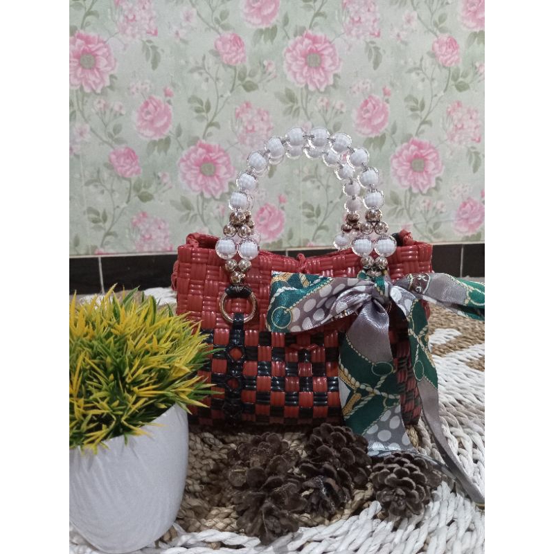 Jual Tas Sultan handle mutiara/Tas anyaman plastik | Shopee Indonesia Jual Tas Sultan handle mutiara/Tas anyaman plastik | Shopee Indonesia