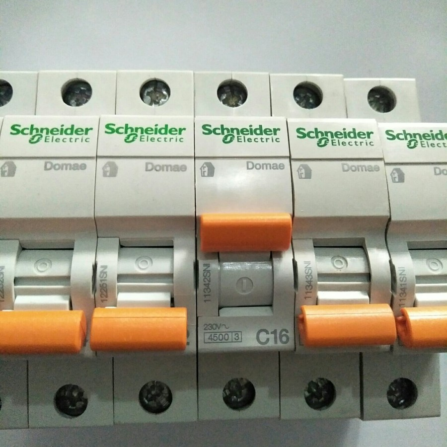 Jual MCB schneider / merlin gerin 16A | Shopee Indonesia