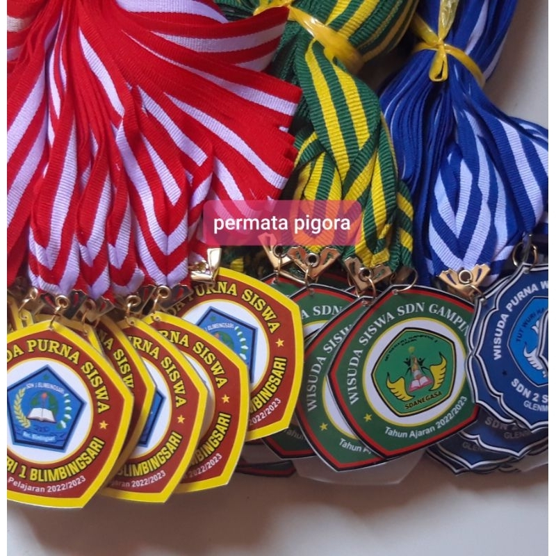 Jual MEDALI WISUDA CUSTOM AKRILIK +/- 8CM I KALUNG WISUDA I MEDALI KEJUARAAN | Shopee Indonesia