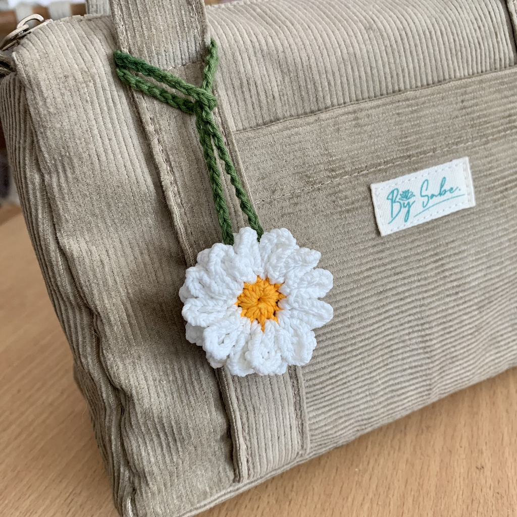 Jual Daisy Crochet Bag Charm by Sabe | Gantungan Rajut Bunga | Shopee ...